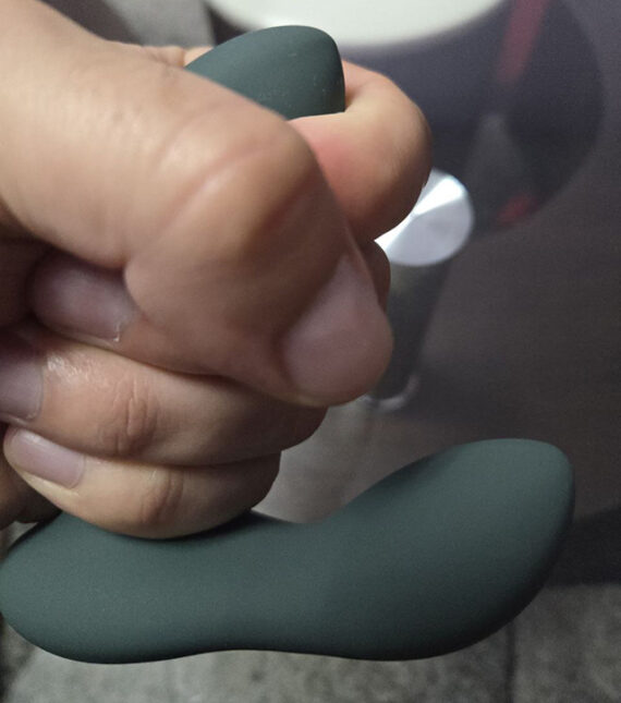 LELO Hugo 2 review (Is it worth the upgrade?)